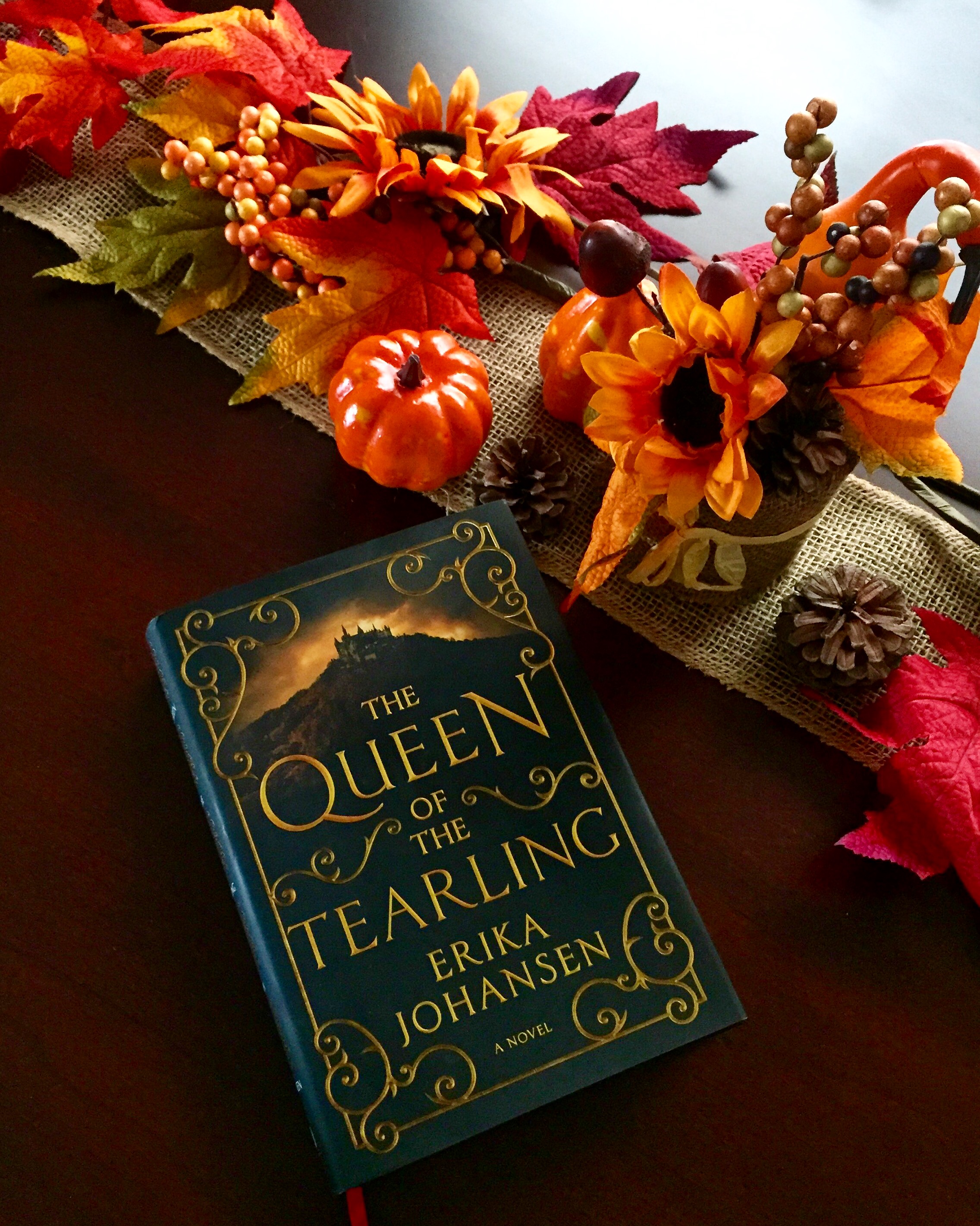 Book Review: The Queen of the Tearling – Hooked to Books