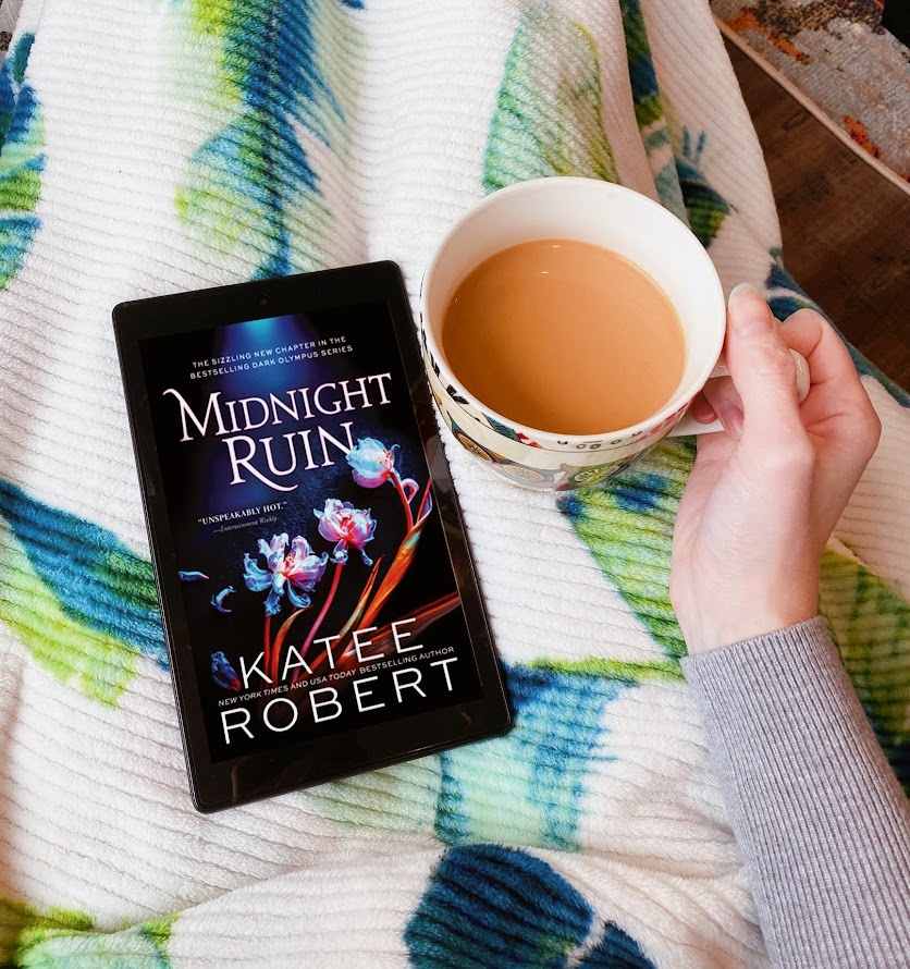 Book Review: Midnight Ruin by Katee Robert – Hooked to Books